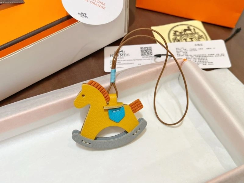 Low-cost Hermes Ornaments