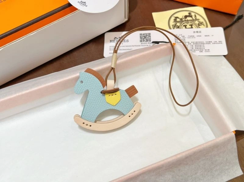 Low-cost Hermes Ornaments