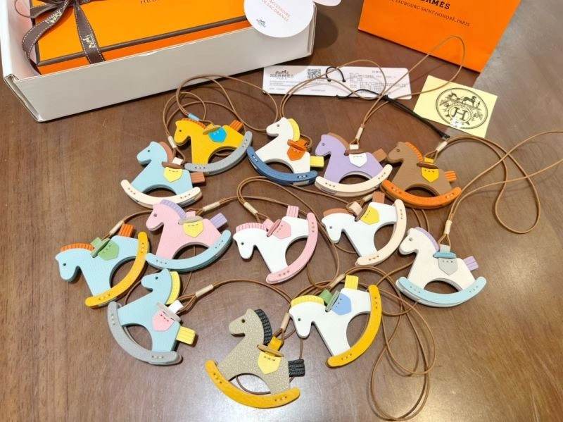 Low-cost Hermes Ornaments