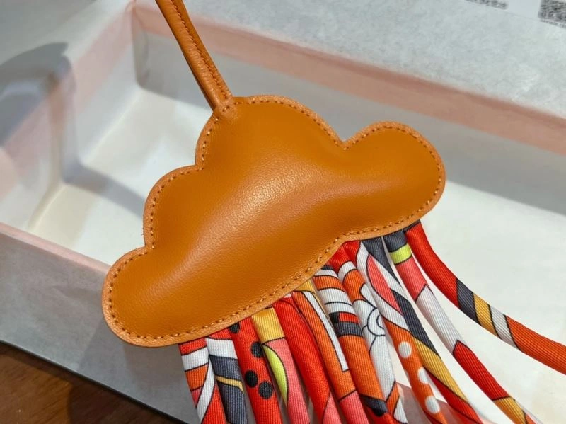 Low-cost Hermes Ornaments