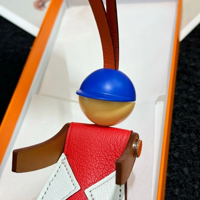 Low-cost Hermes Ornaments