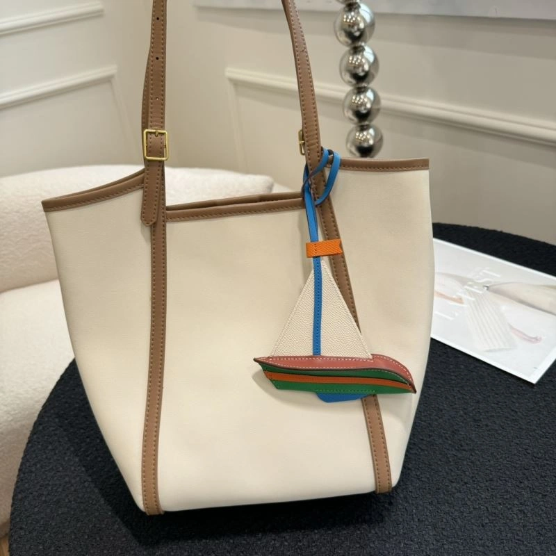 Low-cost Hermes Ornaments