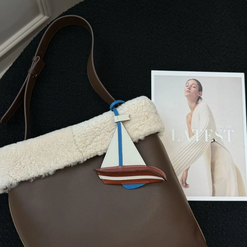 Low-cost Hermes Ornaments