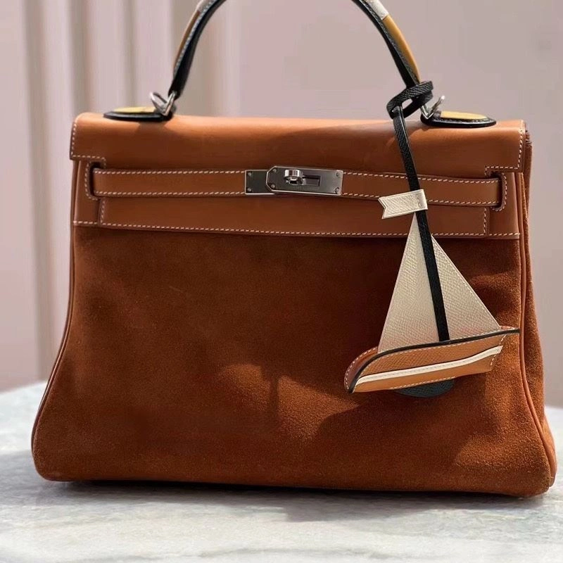 Low-cost Hermes Ornaments