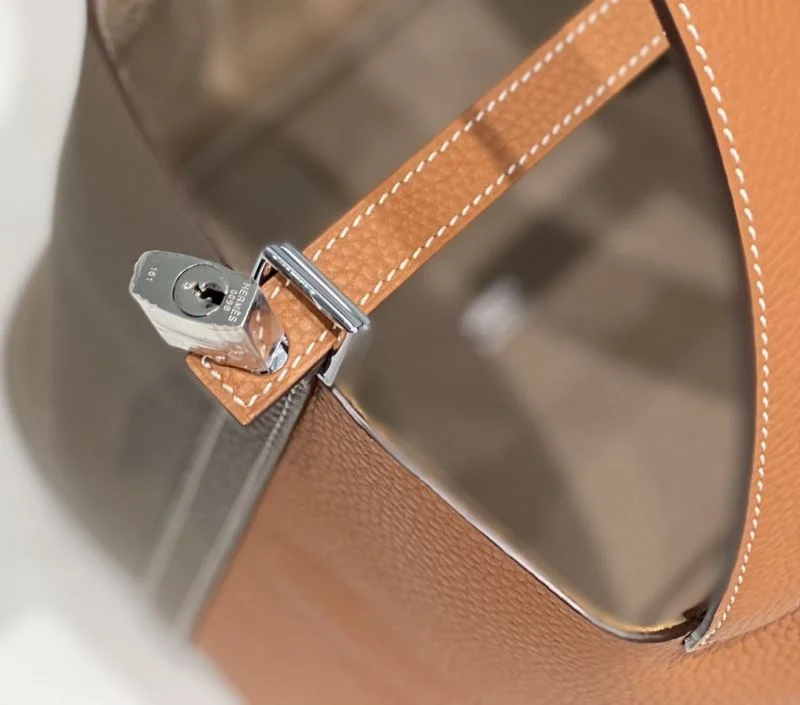 Accurate model Hermes Picotin Lock