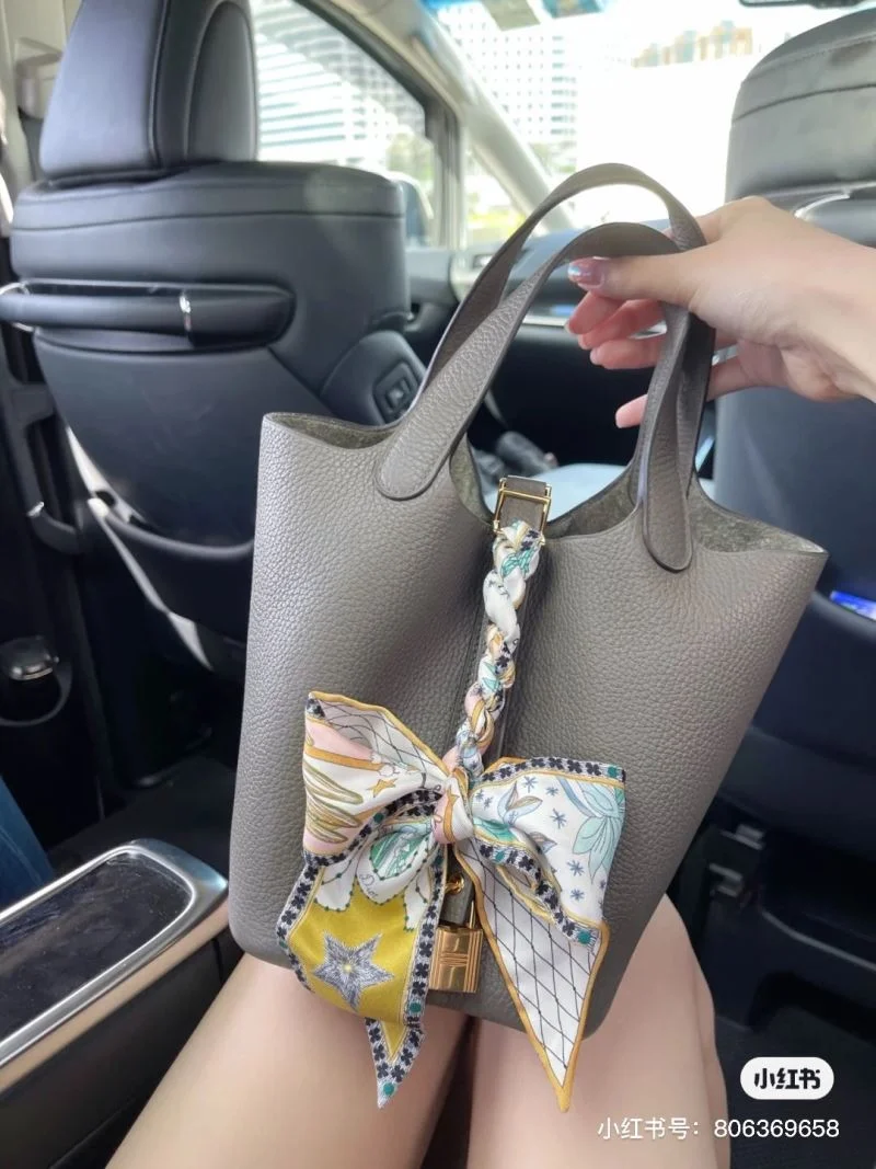 Indistinguishable Hermes Picotin Lock