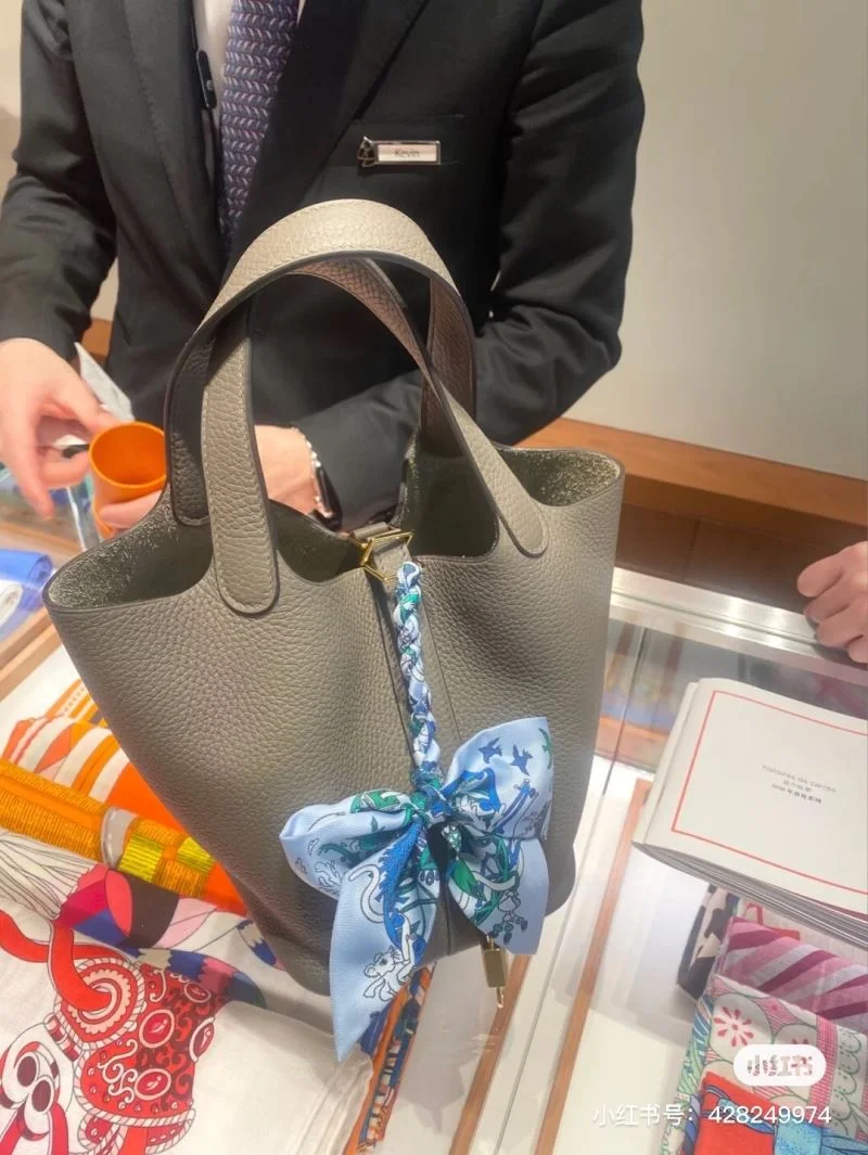 Indistinguishable Hermes Picotin Lock
