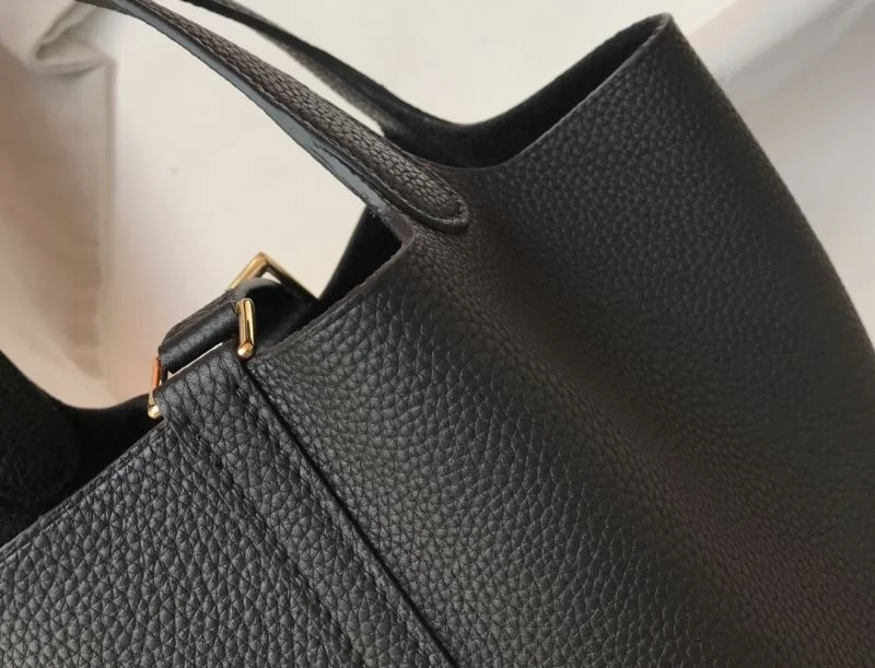 Indistinguishable Hermes Picotin Lock