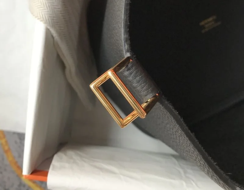 Indistinguishable Hermes Picotin Lock