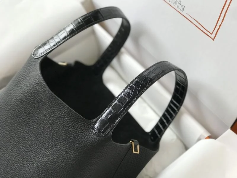 Indistinguishable Hermes Picotin Lock
