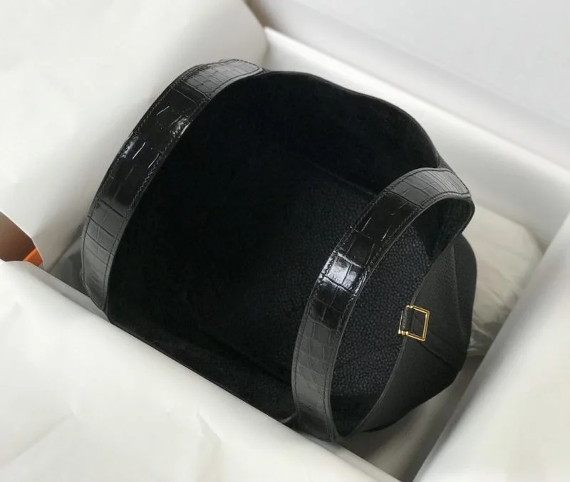 Indistinguishable Hermes Picotin Lock