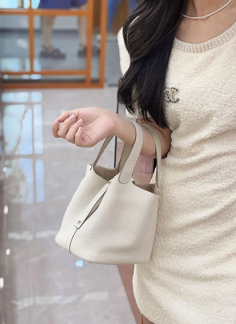 Indistinguishable Hermes Picotin Lock