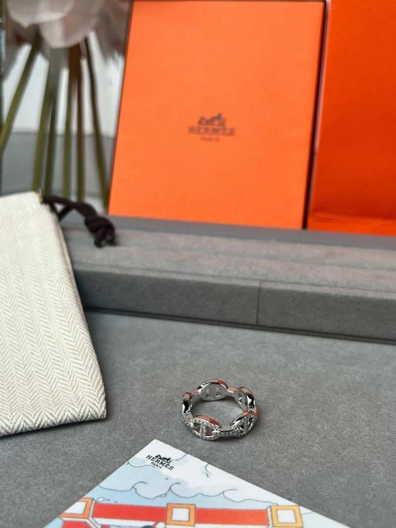 Indistinguishable Hermes Rings