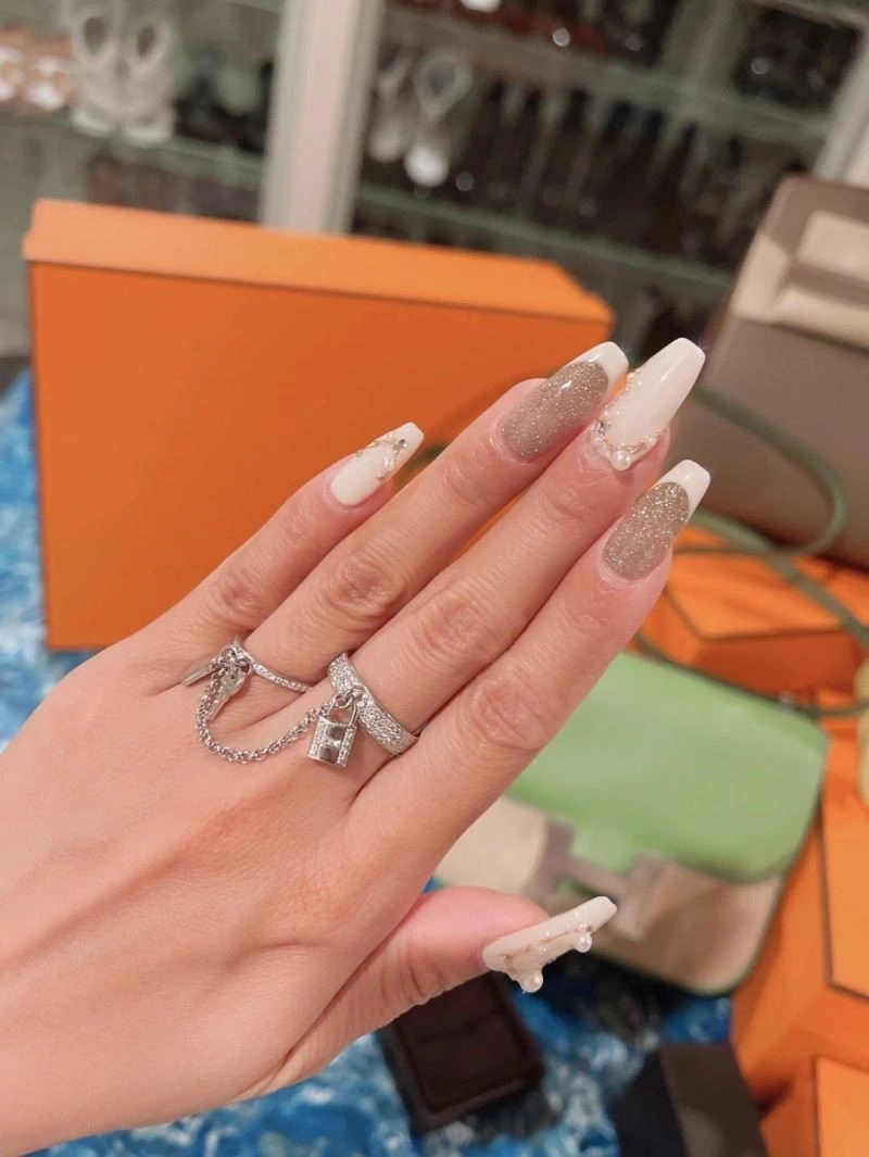 Exact replica Hermes Rings