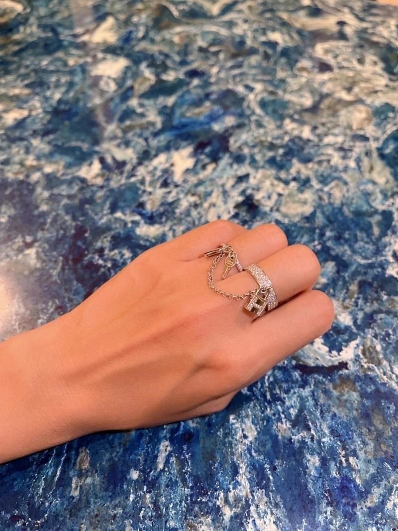 Exact replica Hermes Rings