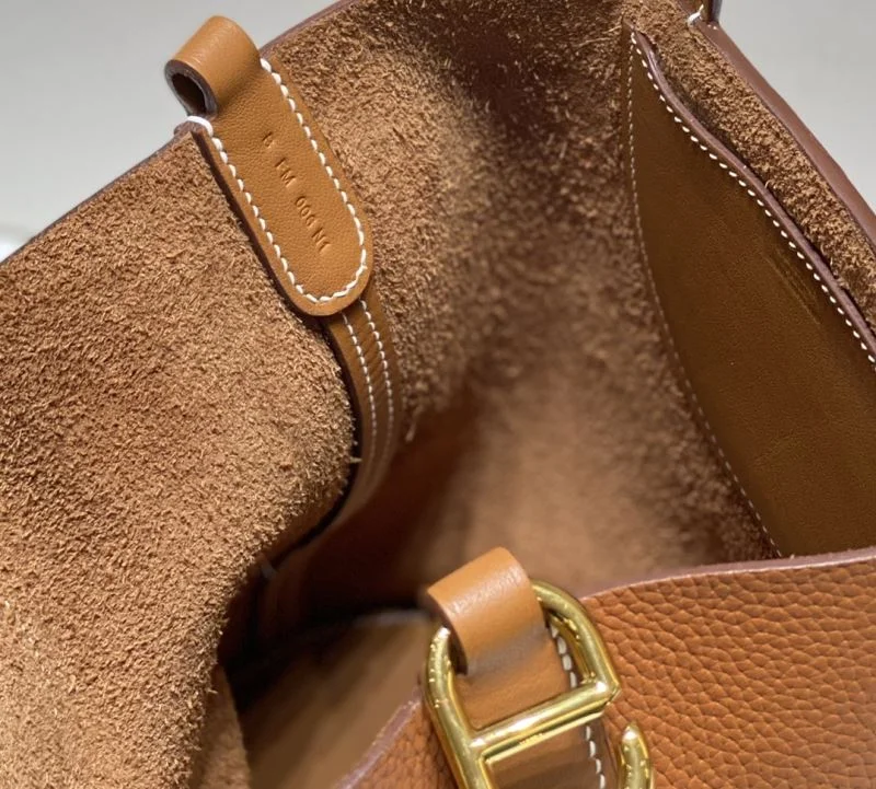 Indistinguishable Hermes Roulis Bags