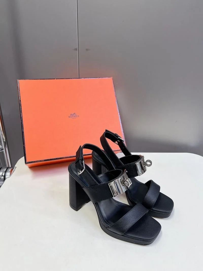 Low-cost Hermes Sandals