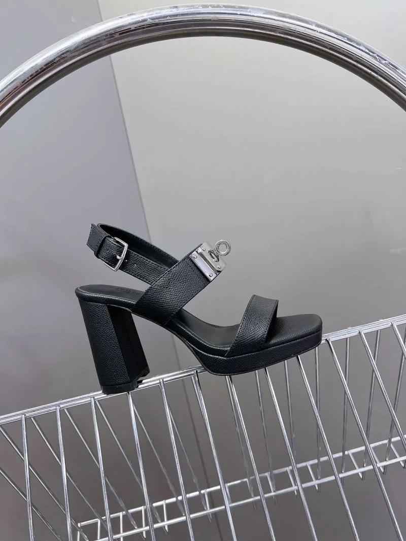 Low-cost Hermes Sandals
