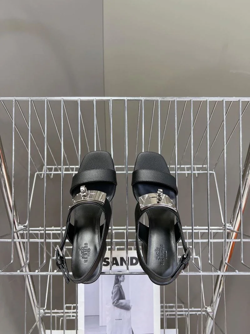 Low-cost Hermes Sandals