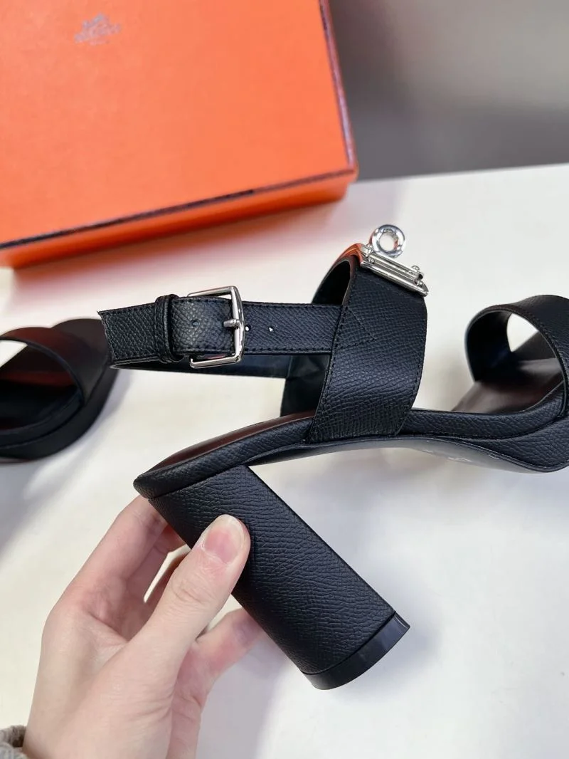 Low-cost Hermes Sandals
