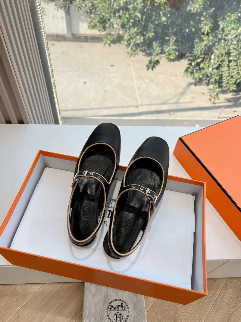 Low-cost Hermes Sandals