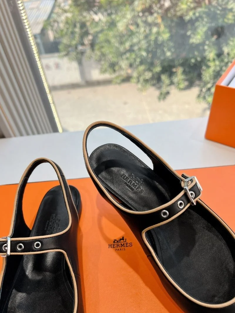 Low-cost Hermes Sandals