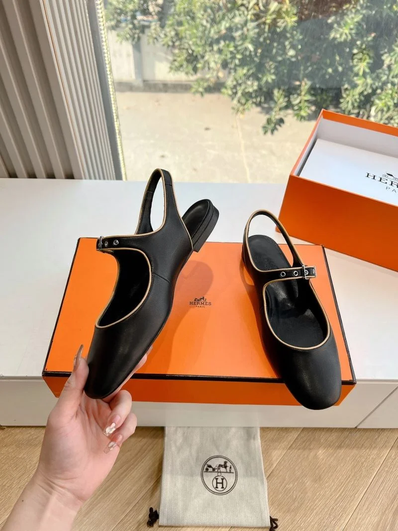 Low-cost Hermes Sandals