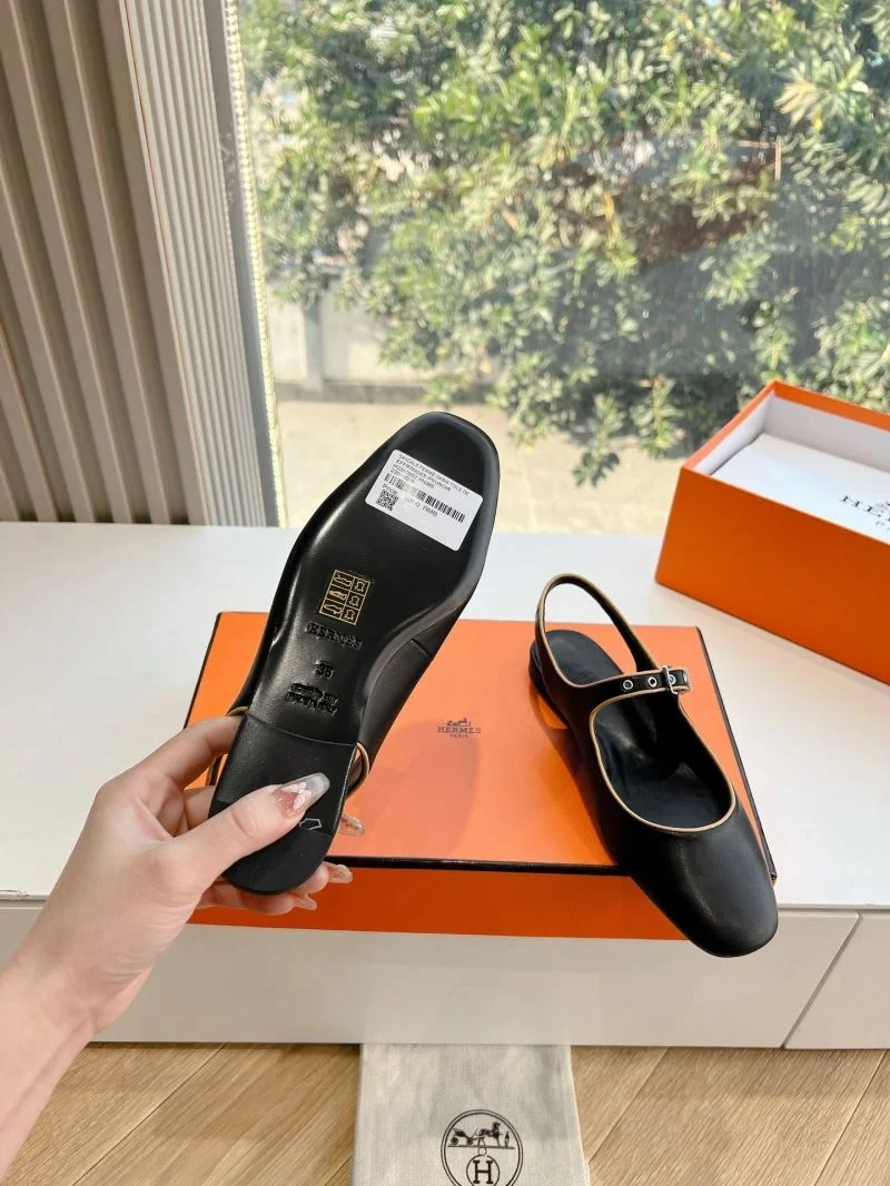 Low-cost Hermes Sandals