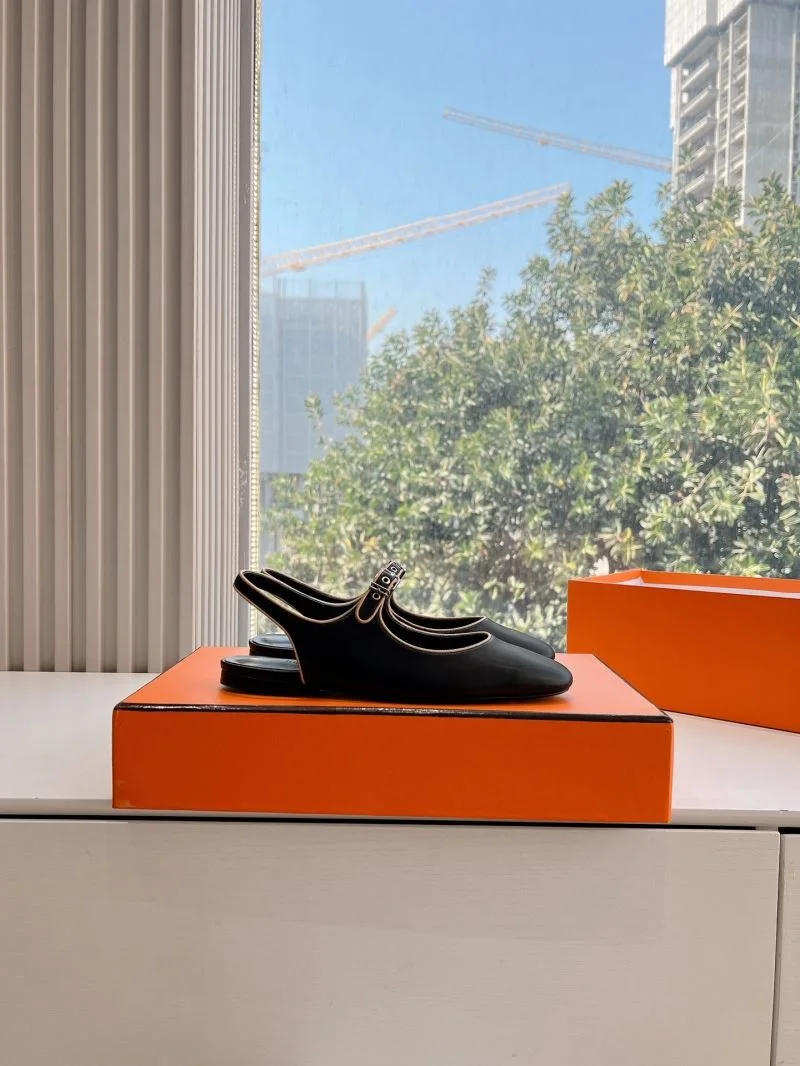 Low-cost Hermes Sandals