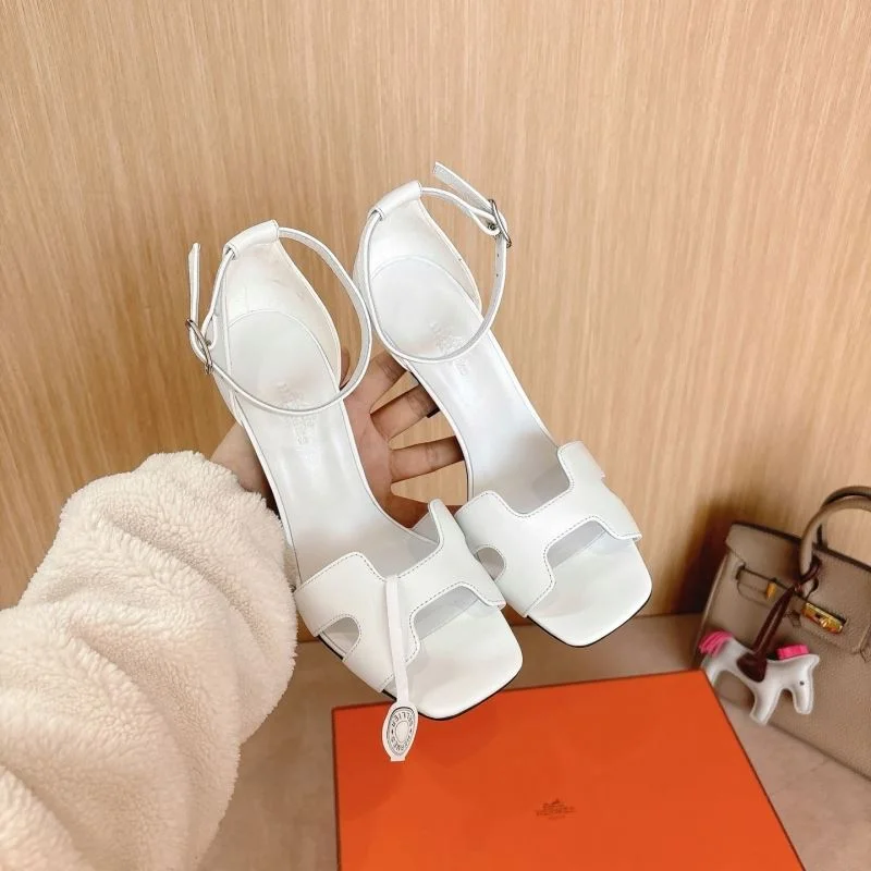 Low-cost Hermes Sandals