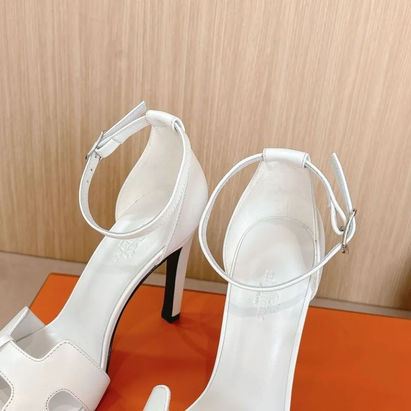 Low-cost Hermes Sandals
