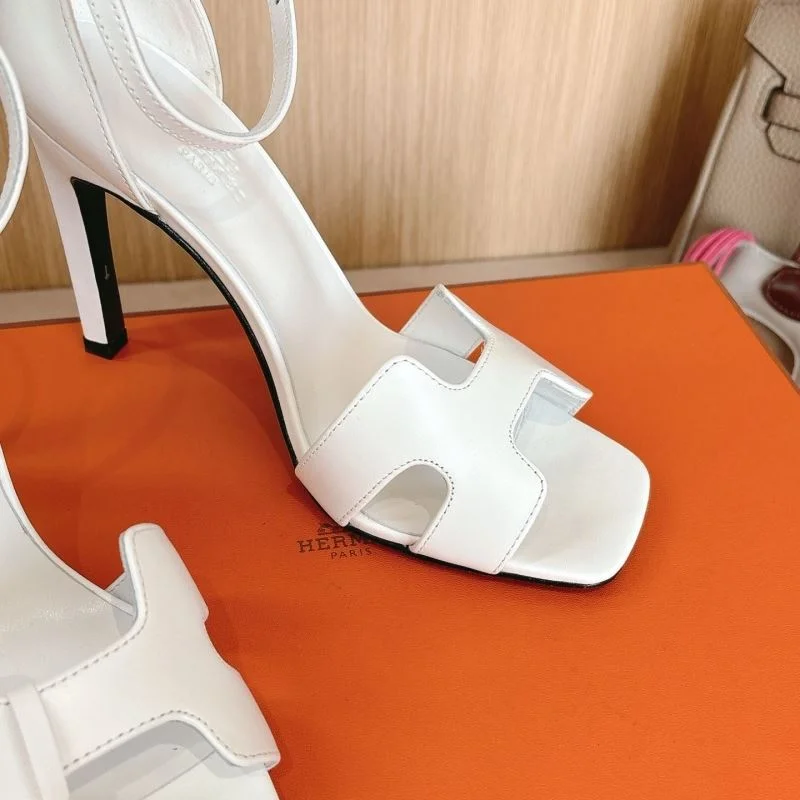 Low-cost Hermes Sandals
