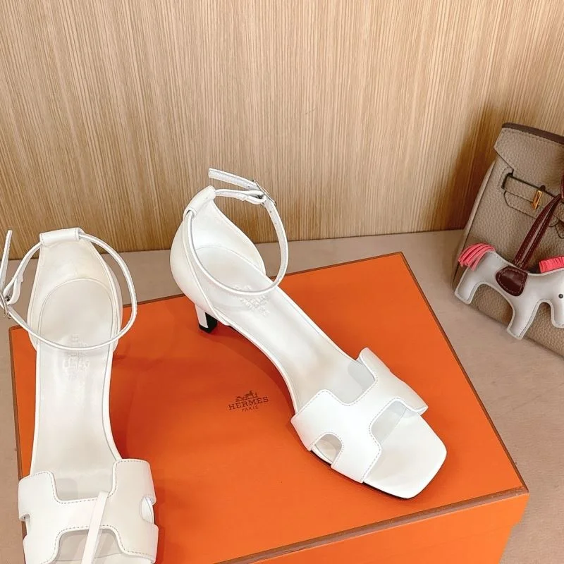 Low-cost Hermes Sandals