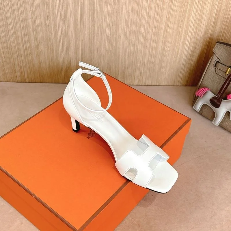 Low-cost Hermes Sandals