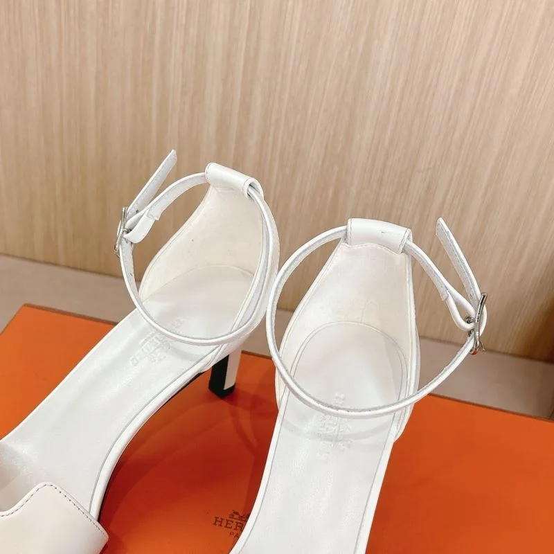 Low-cost Hermes Sandals