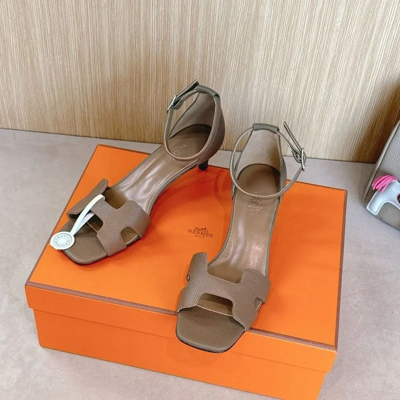Low-cost Hermes Sandals