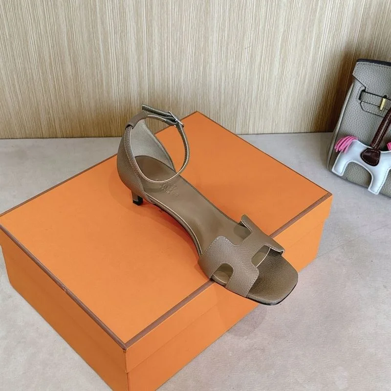 Low-cost Hermes Sandals
