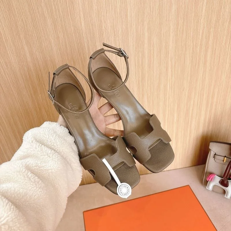 Low-cost Hermes Sandals