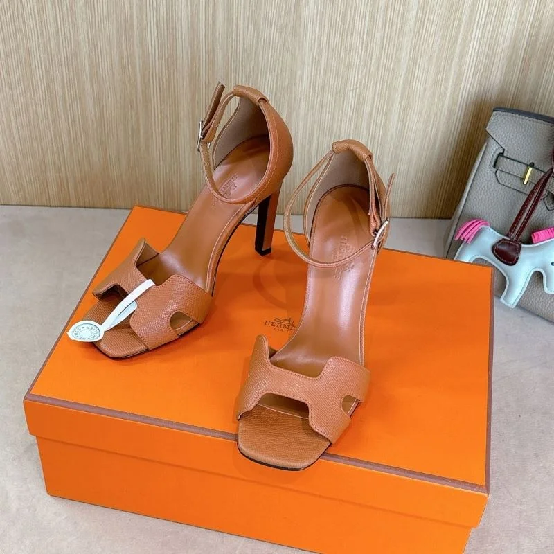 Low-cost Hermes Sandals