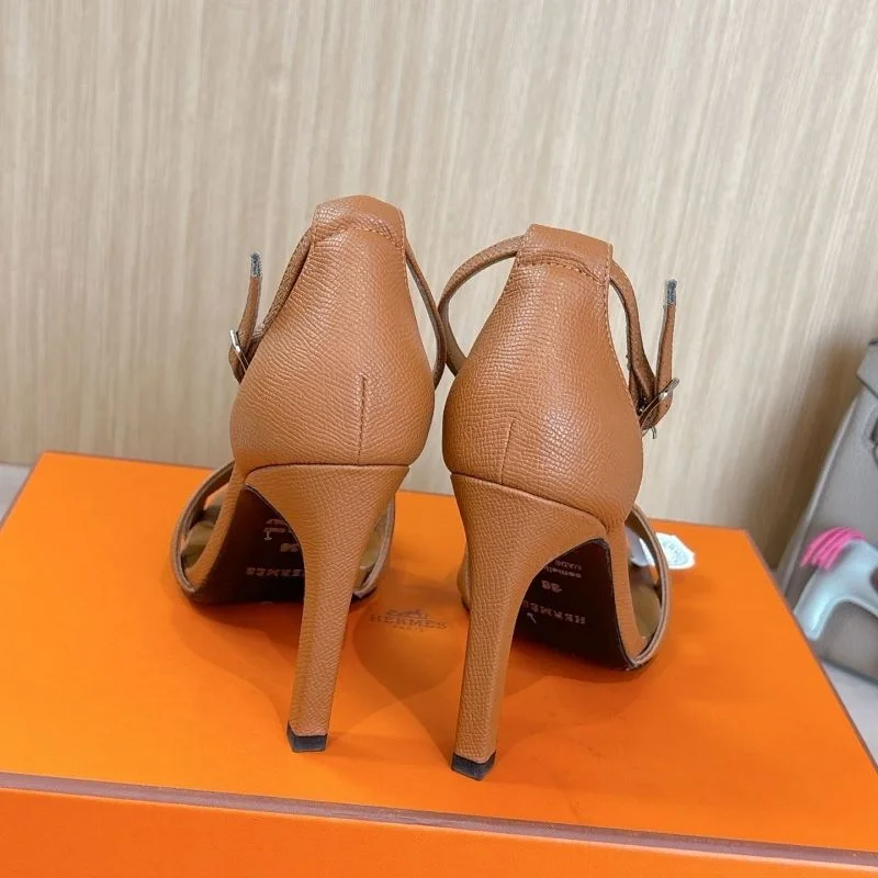 Low-cost Hermes Sandals