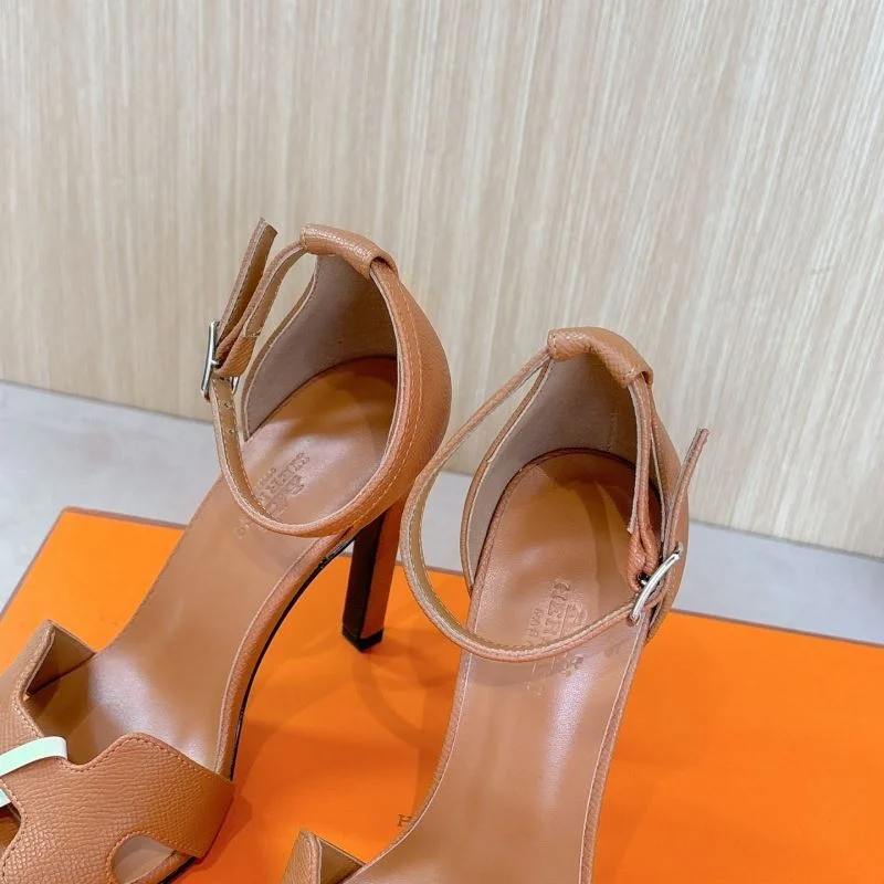 Low-cost Hermes Sandals
