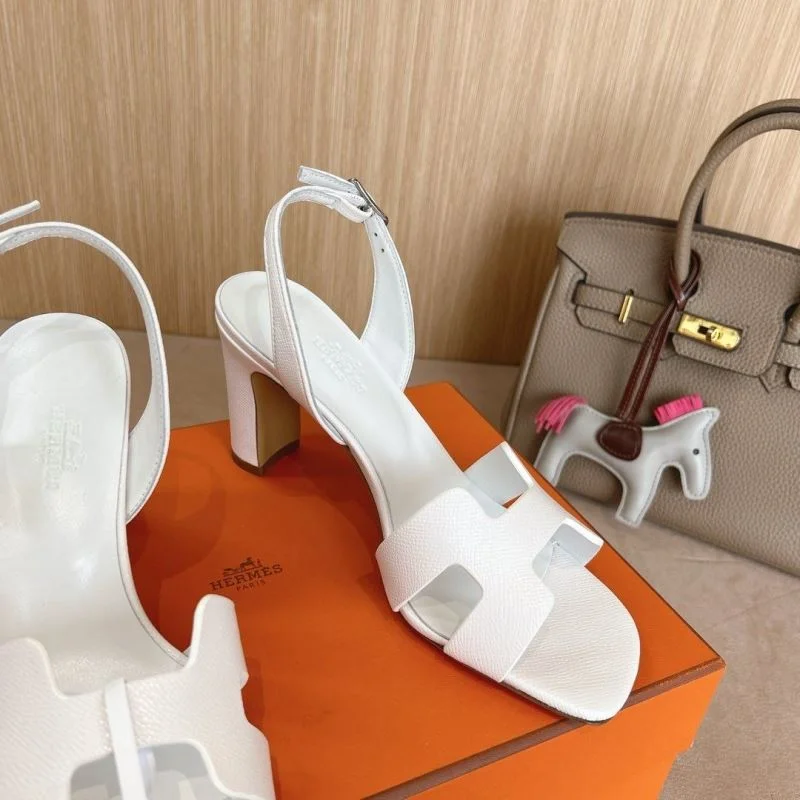 Low-cost Hermes Sandals