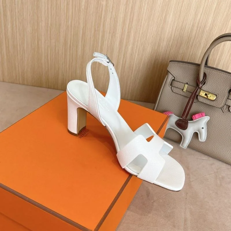 Low-cost Hermes Sandals