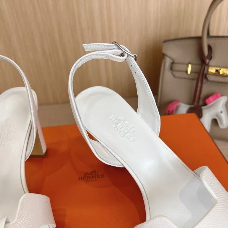 Low-cost Hermes Sandals