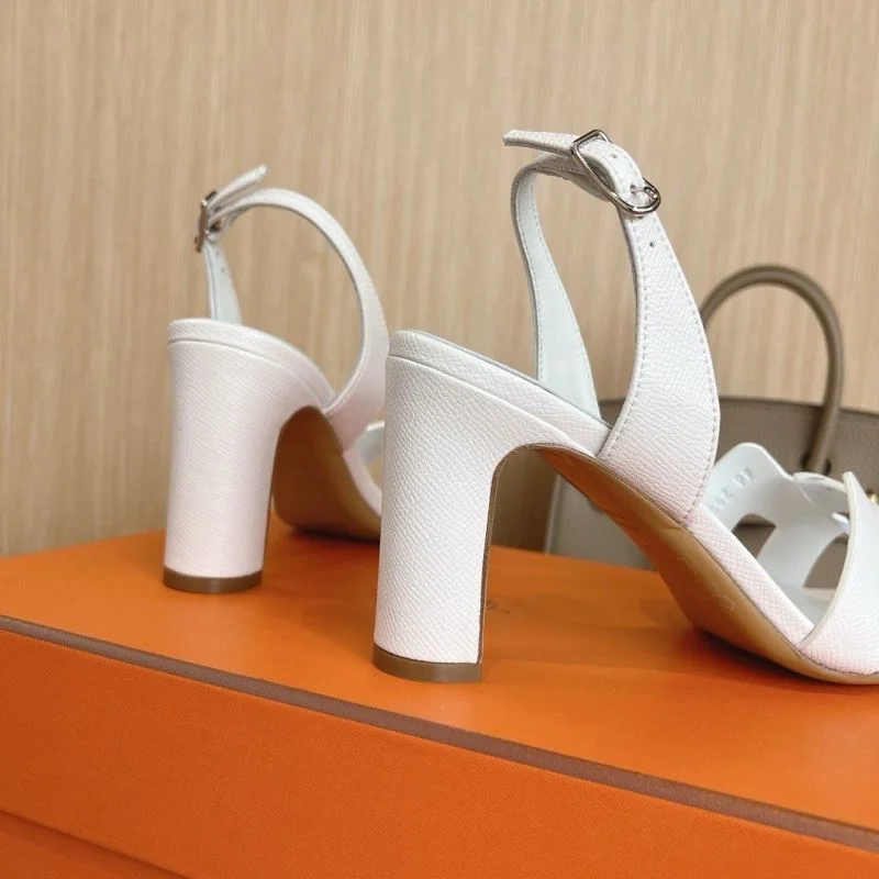 Low-cost Hermes Sandals