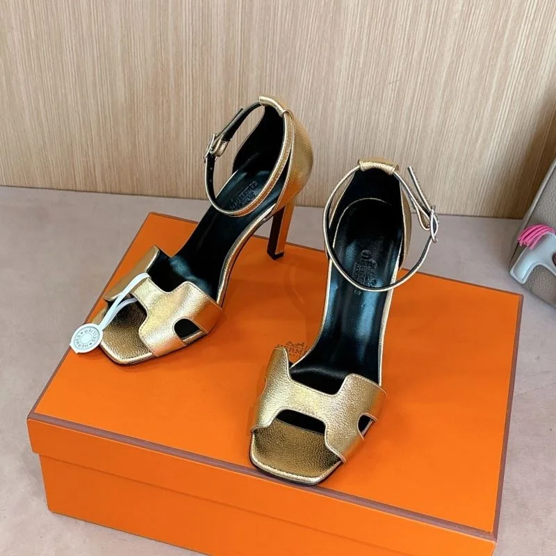 Accurate model Hermes Sandals