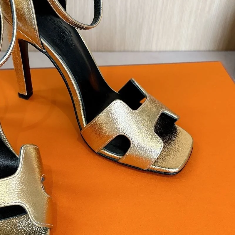 Accurate model Hermes Sandals