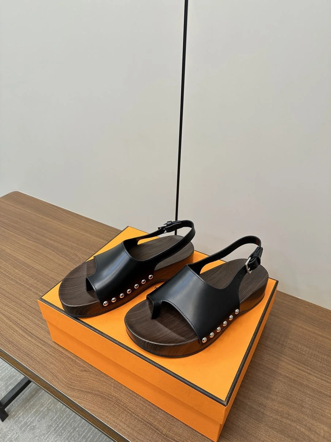 Brand-authenticated Hermes Sandals