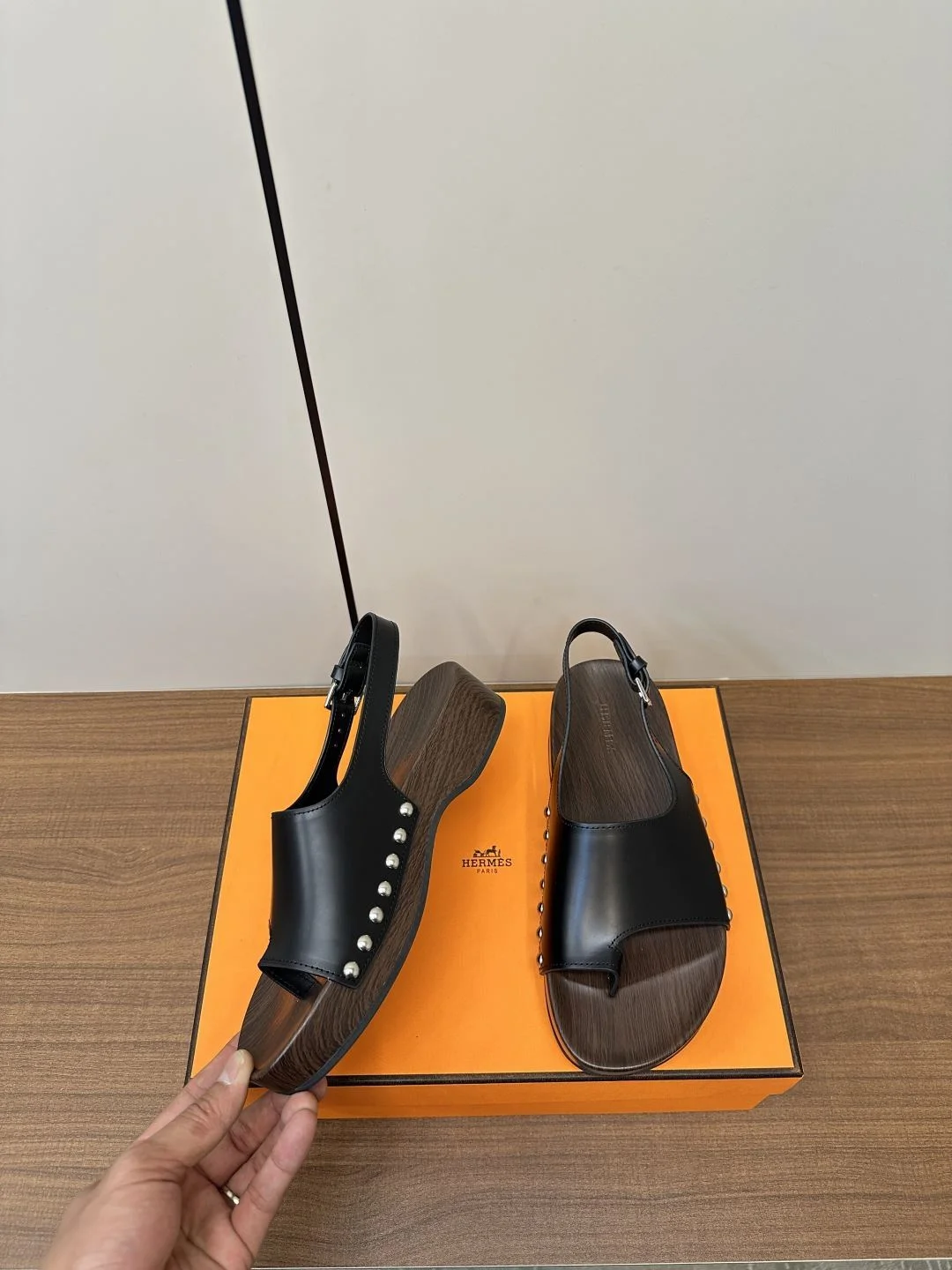 Brand-authenticated Hermes Sandals