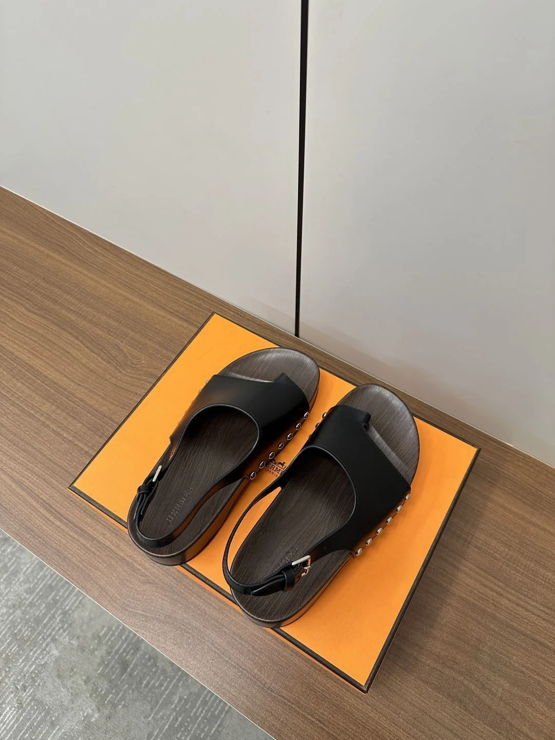 Brand-authenticated Hermes Sandals